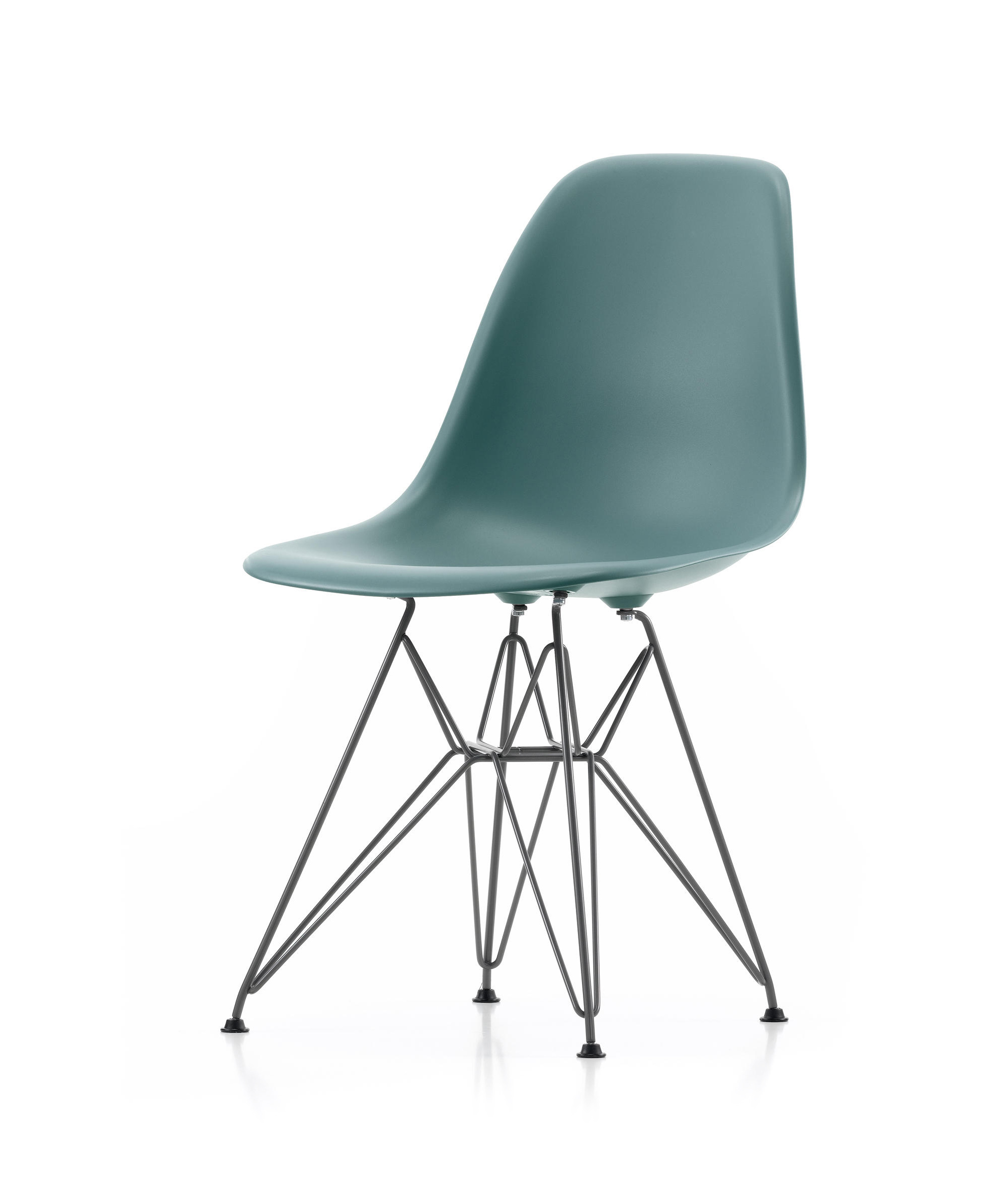 Charles & Ray Eames: Charles & Ray Eames: Plastic Chairs