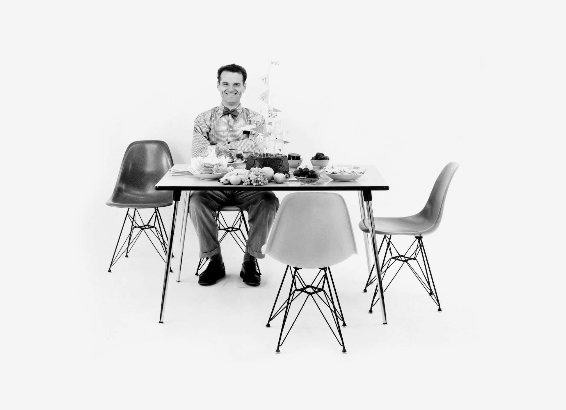Charles & Ray Eames: Charles & Ray Eames: Plastic Chairs