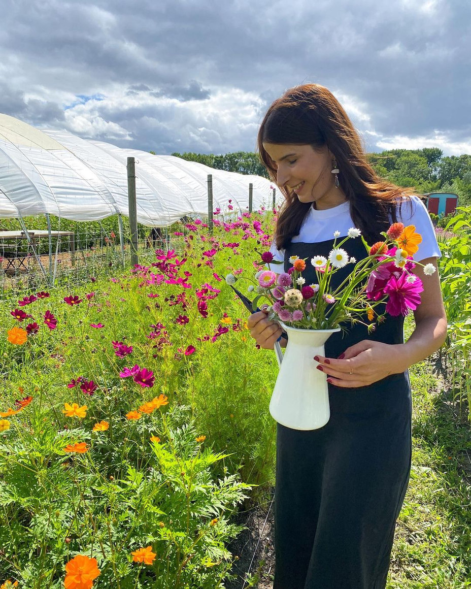 My name is Catarina, I am the calligrapher and stationery designer ...