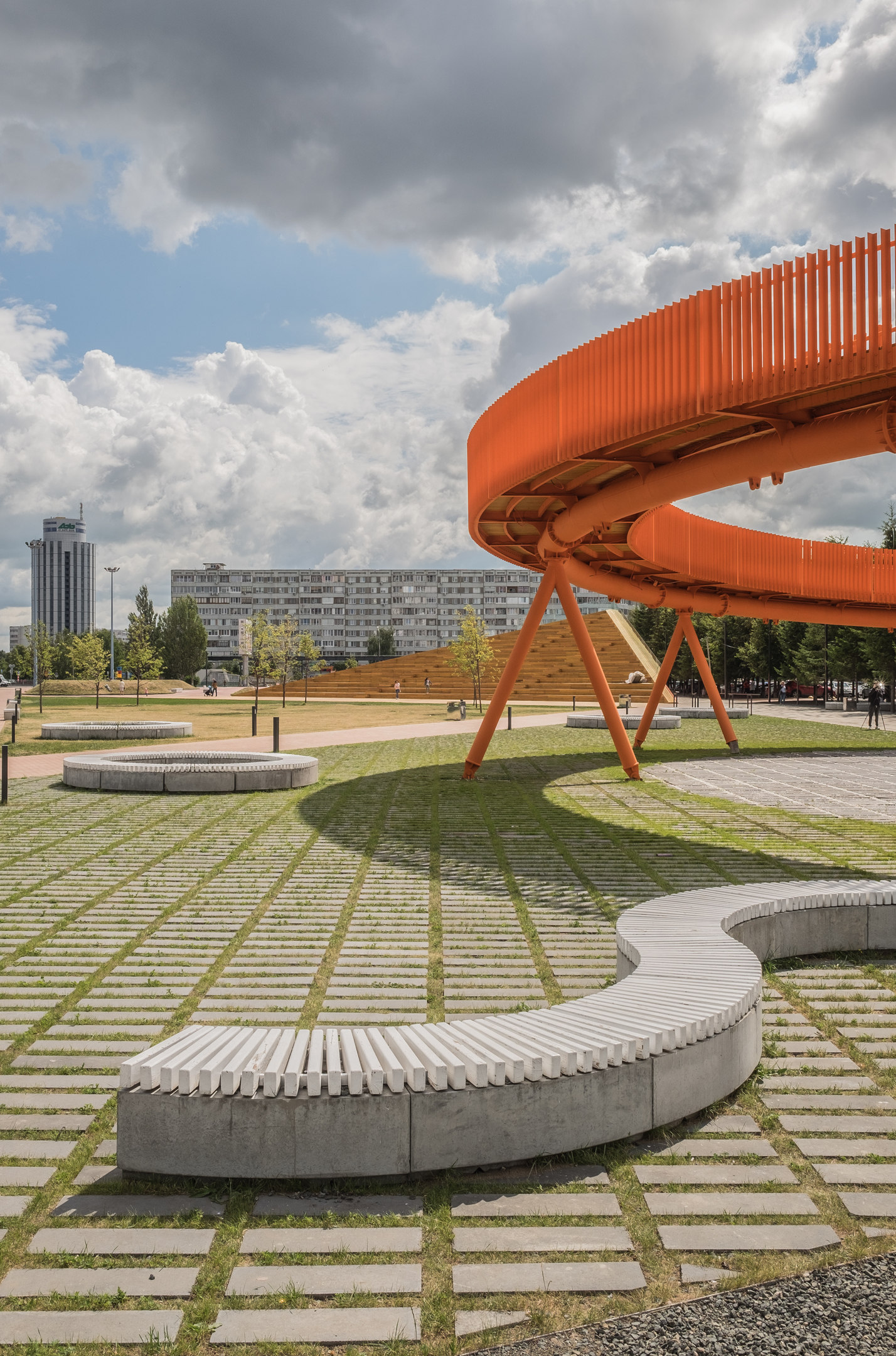 D R O M — azatlyk square
